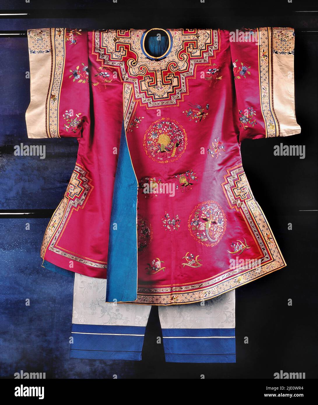 Ancient Chinese clothes, pant and tunic with large sleeves and ...