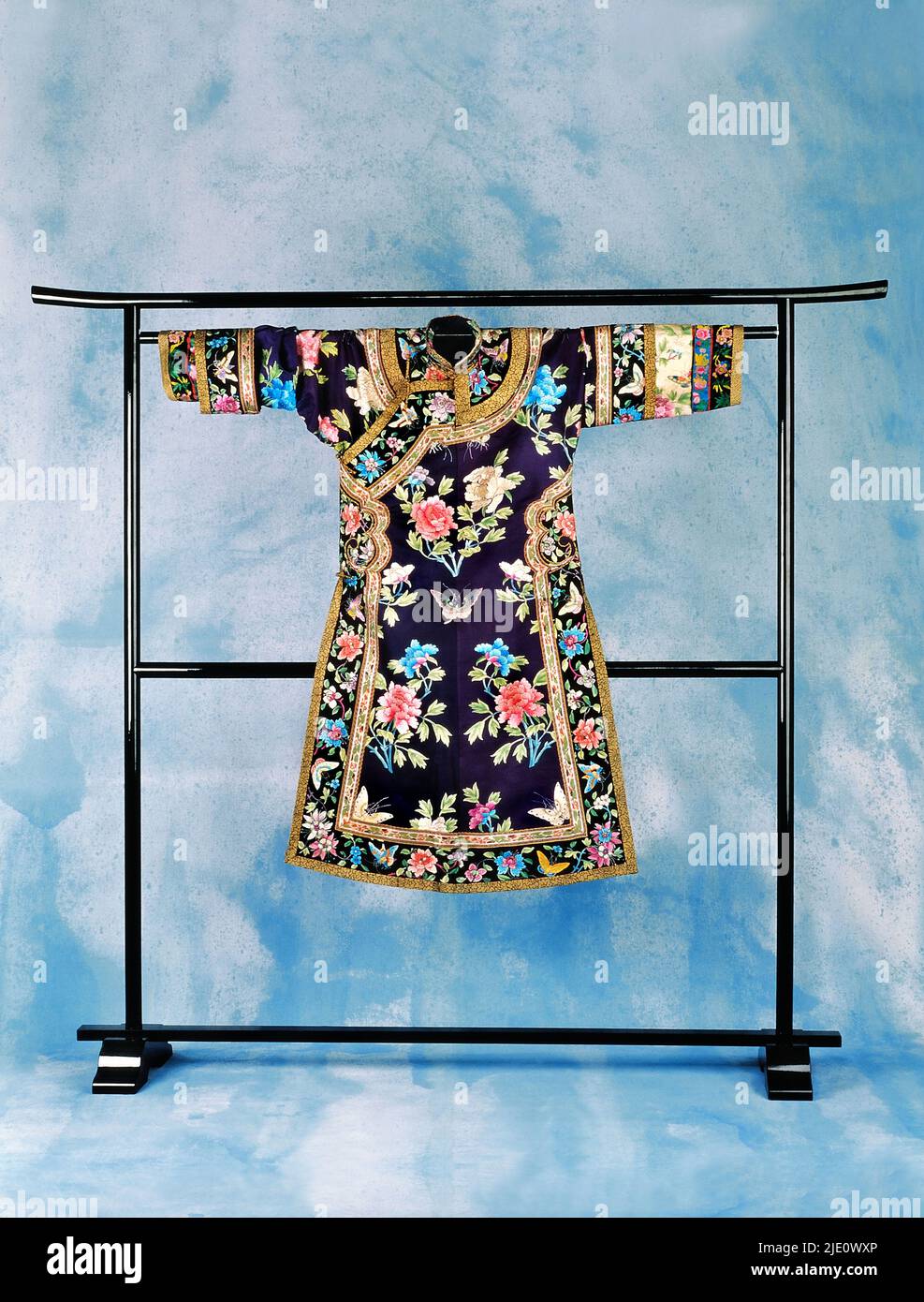 Qing tunic hi-res stock photography and images - Alamy