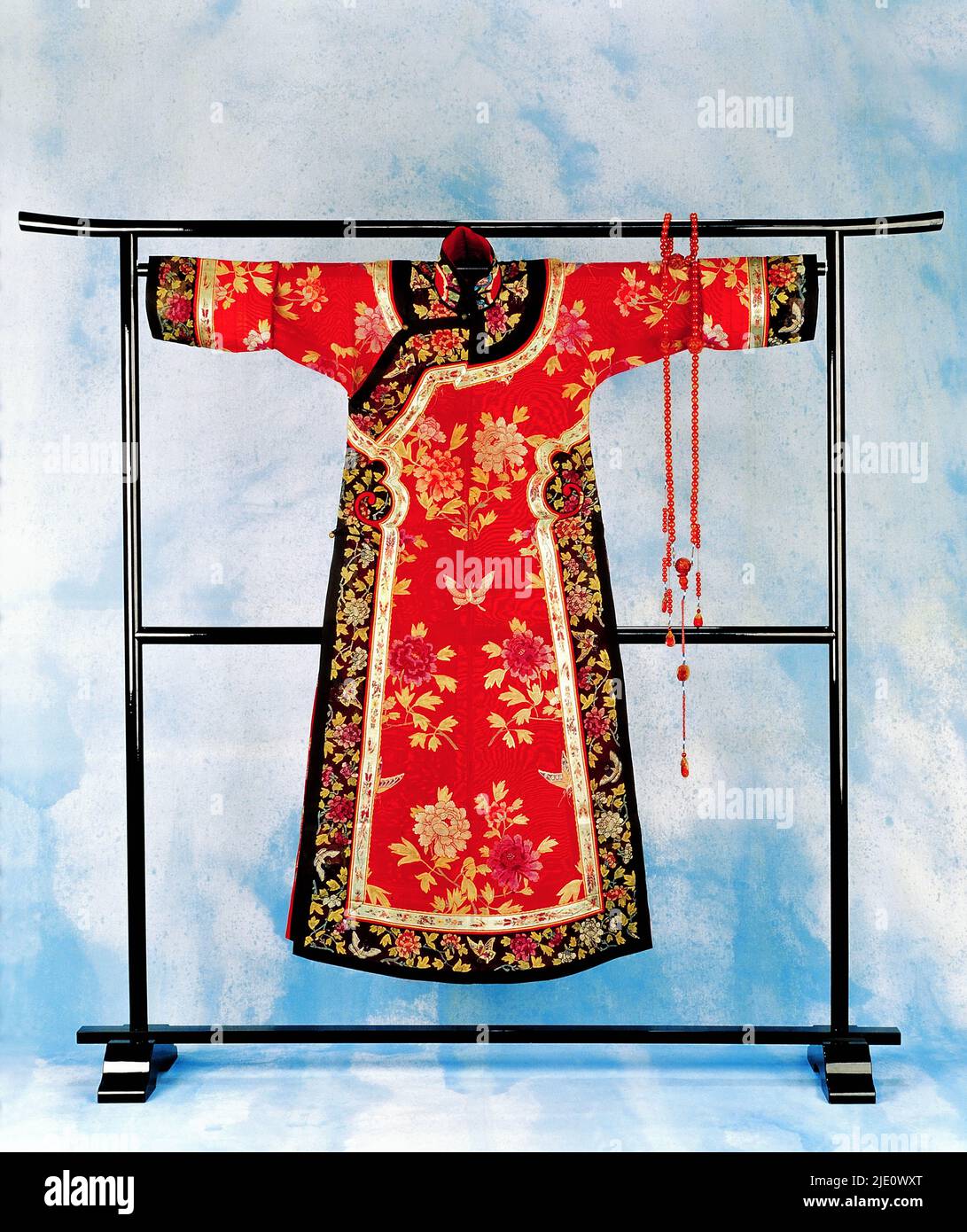 Qing tunic hi-res stock photography and images - Alamy