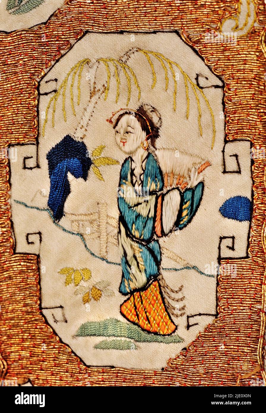 Ancient Chinese clothes, tunic with large sleeves and embroidery, Qing ...