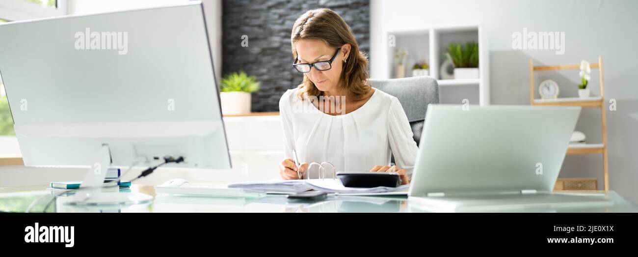Tax Professional Female With Online E Invoice Stock Photo - Alamy
