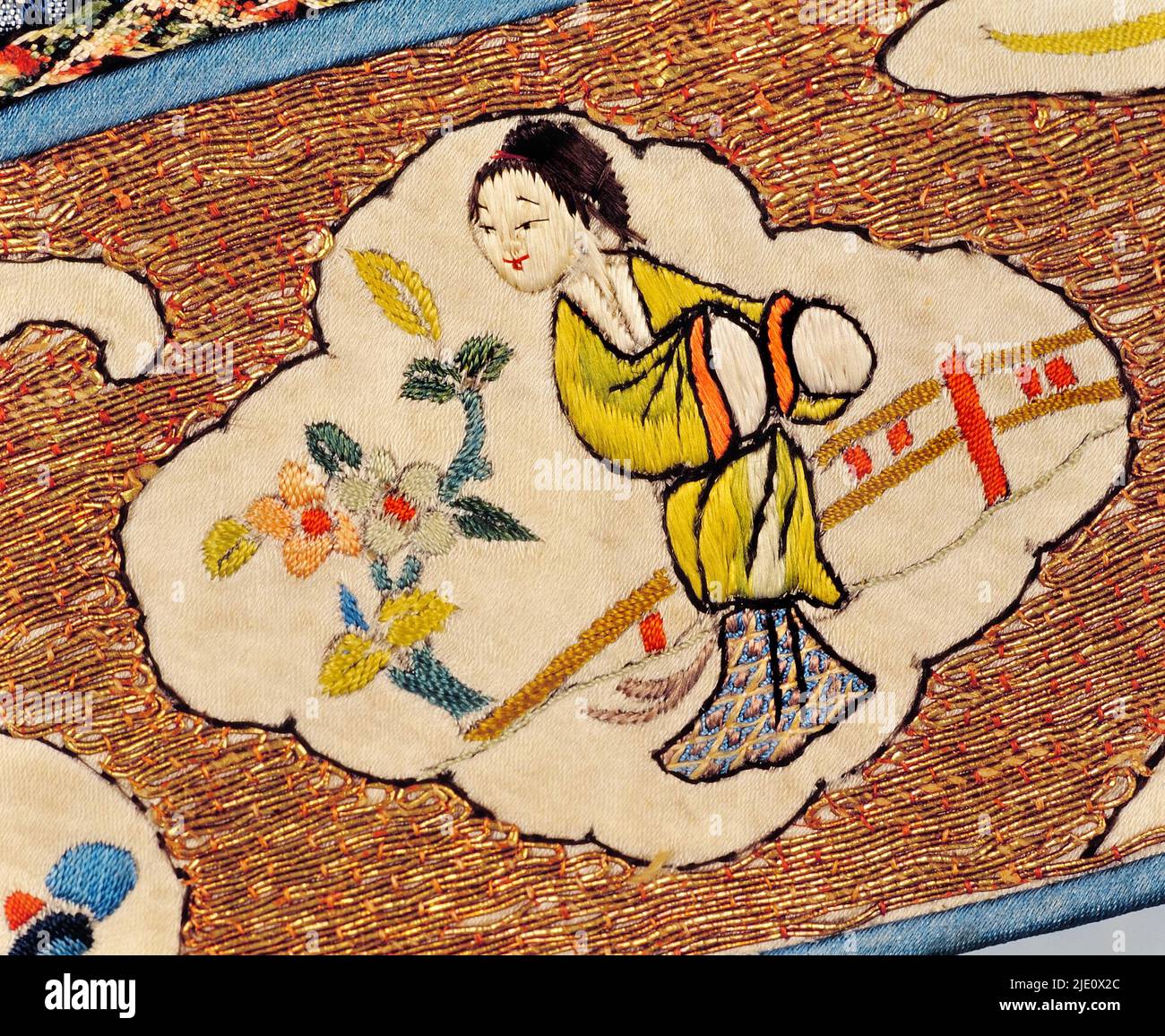 Ancient Chinese clothes, tunic with large sleeves and embroidery, Qing ...