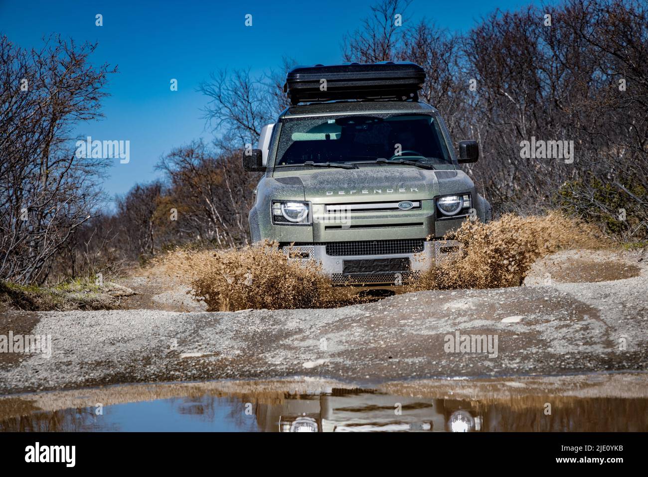 Land rover defender off road hi-res stock photography and images - Alamy