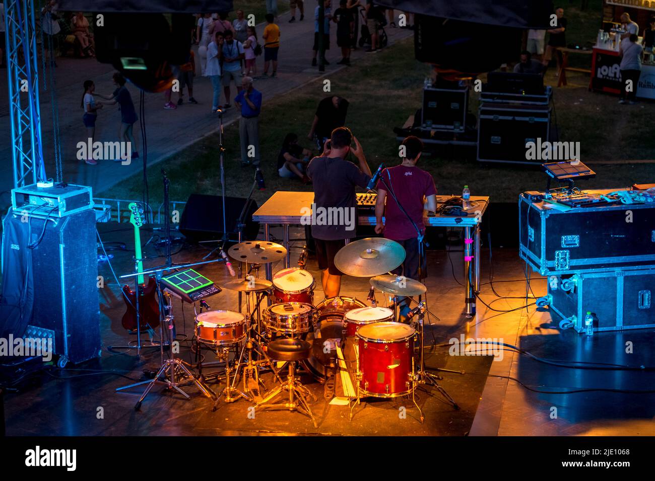 Drum set singer hi-res stock photography and images - Alamy
