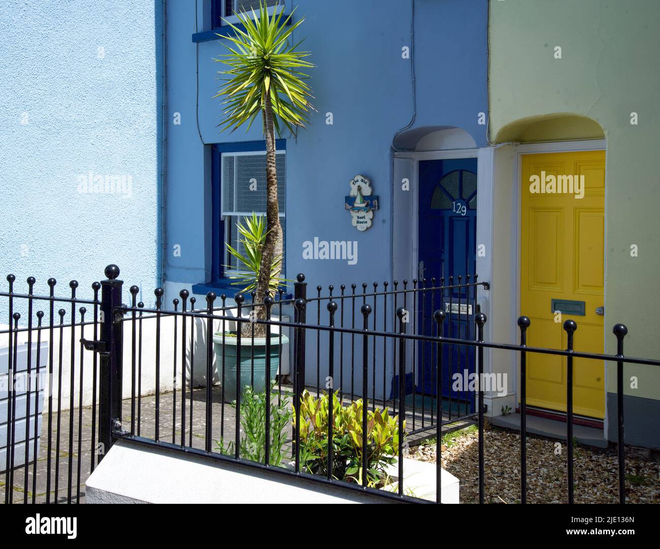 Street side housing in Appledore, Devon, pretty painted buildings ...