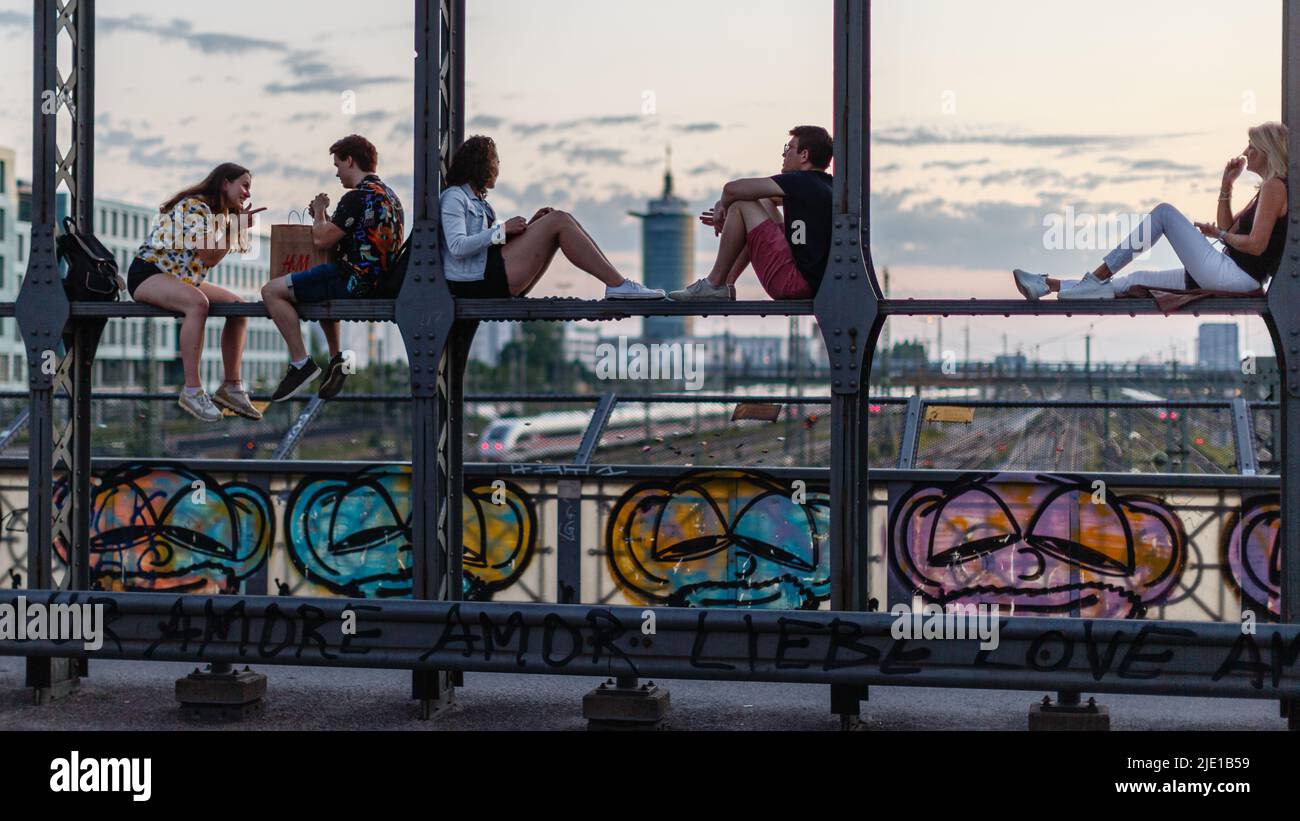 Munich hackerbrucke hi-res stock photography and images - Alamy
