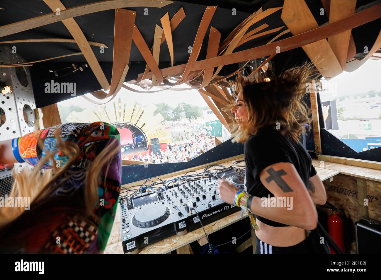 Mel C DJ Set in Greenpeace Rave Tree at Glastonbury Festival 2022 Stock ...