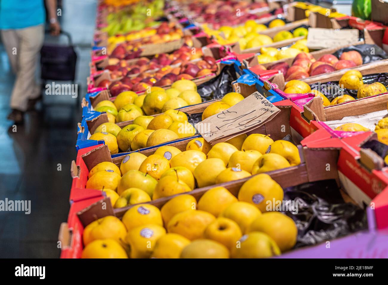 Farmers market in rome italy hi-res stock photography and images - Alamy