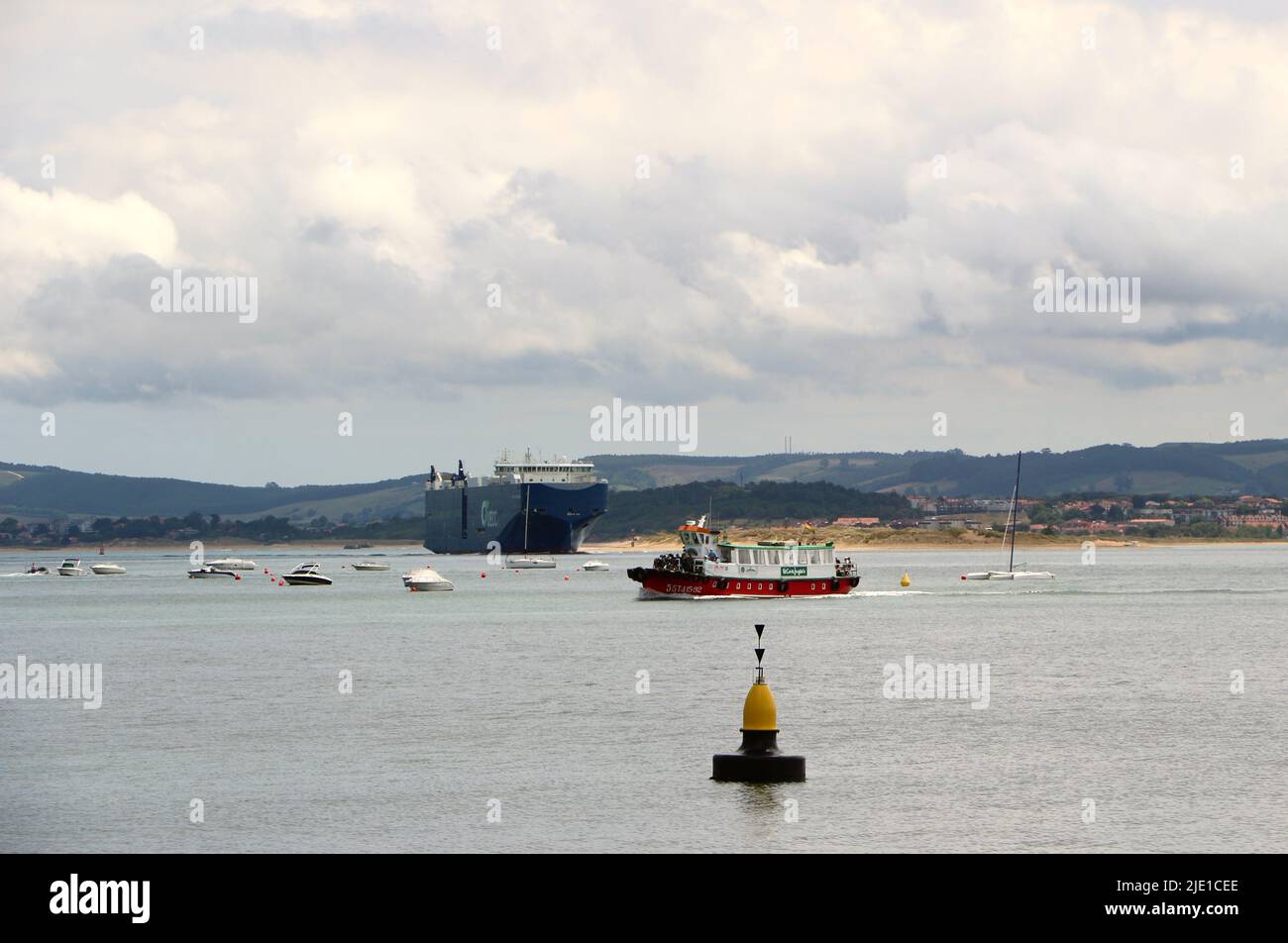 World's first LNG battery hybrid powered new car carrying ship the Auto ...