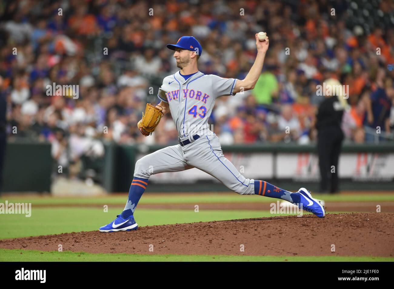 New York Mets relief pitcher Chasen Shreve (43) in the bottom of the fifth inning of the MLB ...
