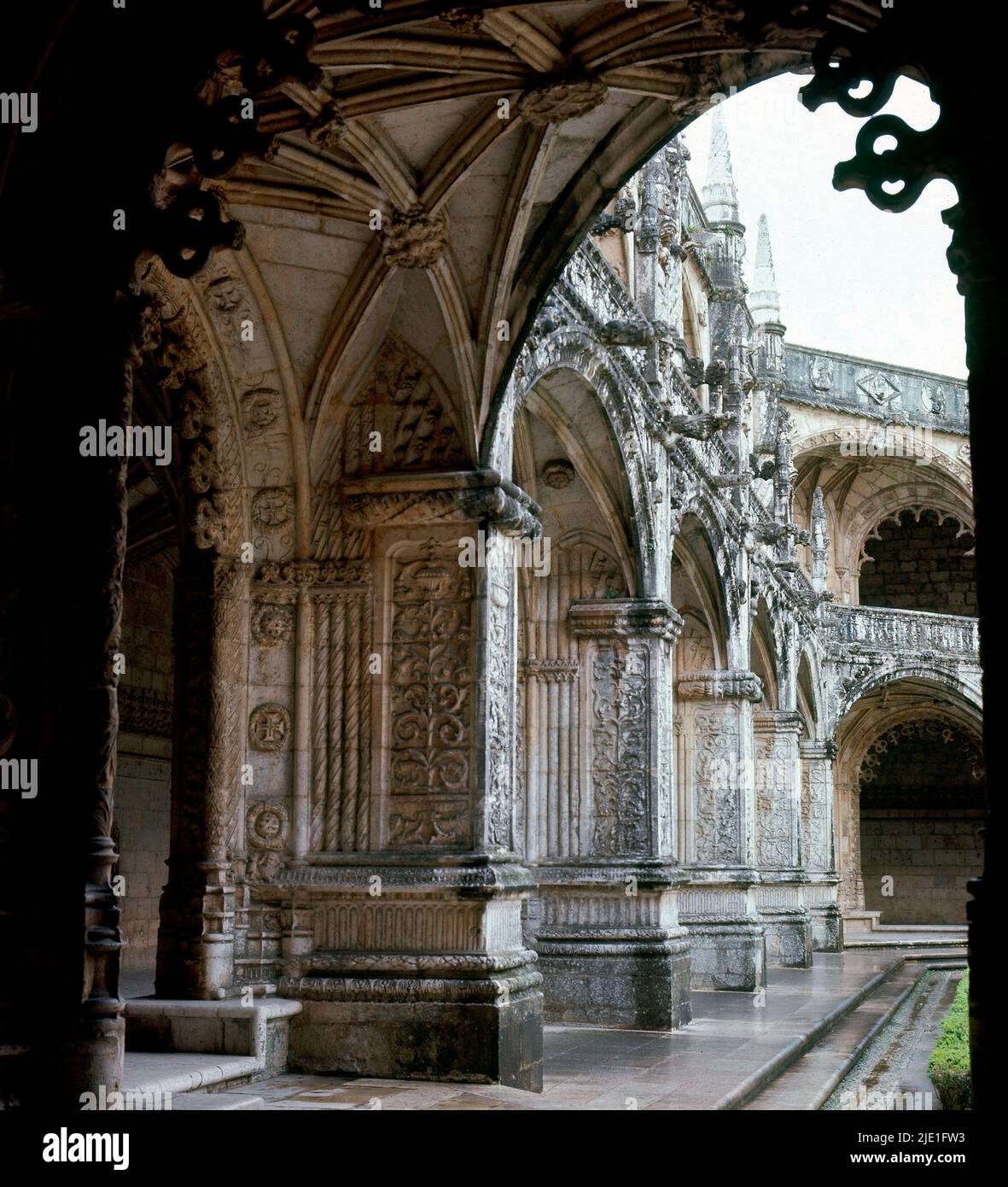 CLAUSTRO- SIGLO XVI- ARQUITECTURA MANUELINA. Author: DIEGO BOYTAC (1460 ...