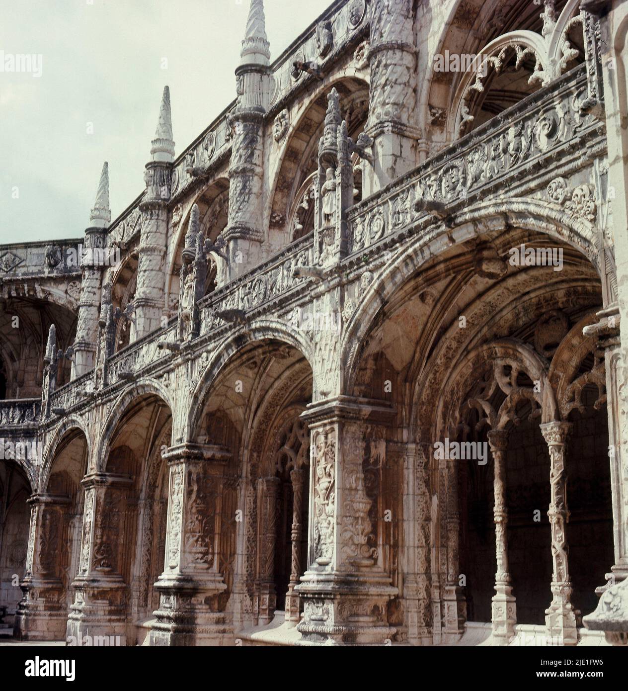 CLAUSTRO- SIGLO XVI- ARQUITECTURA MANUELINA. Author: DIEGO BOYTAC (1460 ...