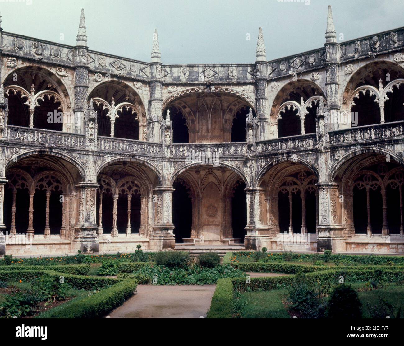 CLAUSTRO DEL MONASTERIO DE LOS JERONIMOS REALIZADO ENTRE 1517 Y 1519 ...