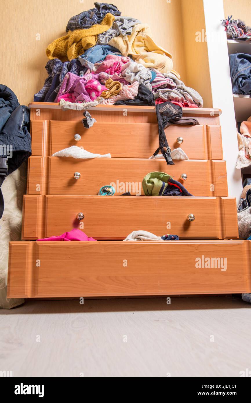 Bottom cupboard hi-res stock photography and images - Alamy