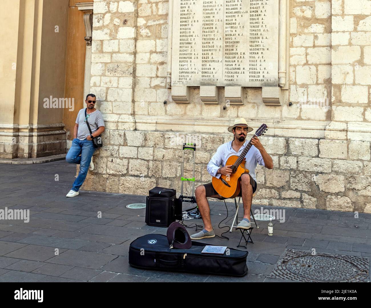Man playing guitar in street old hi-res stock photography and images ...