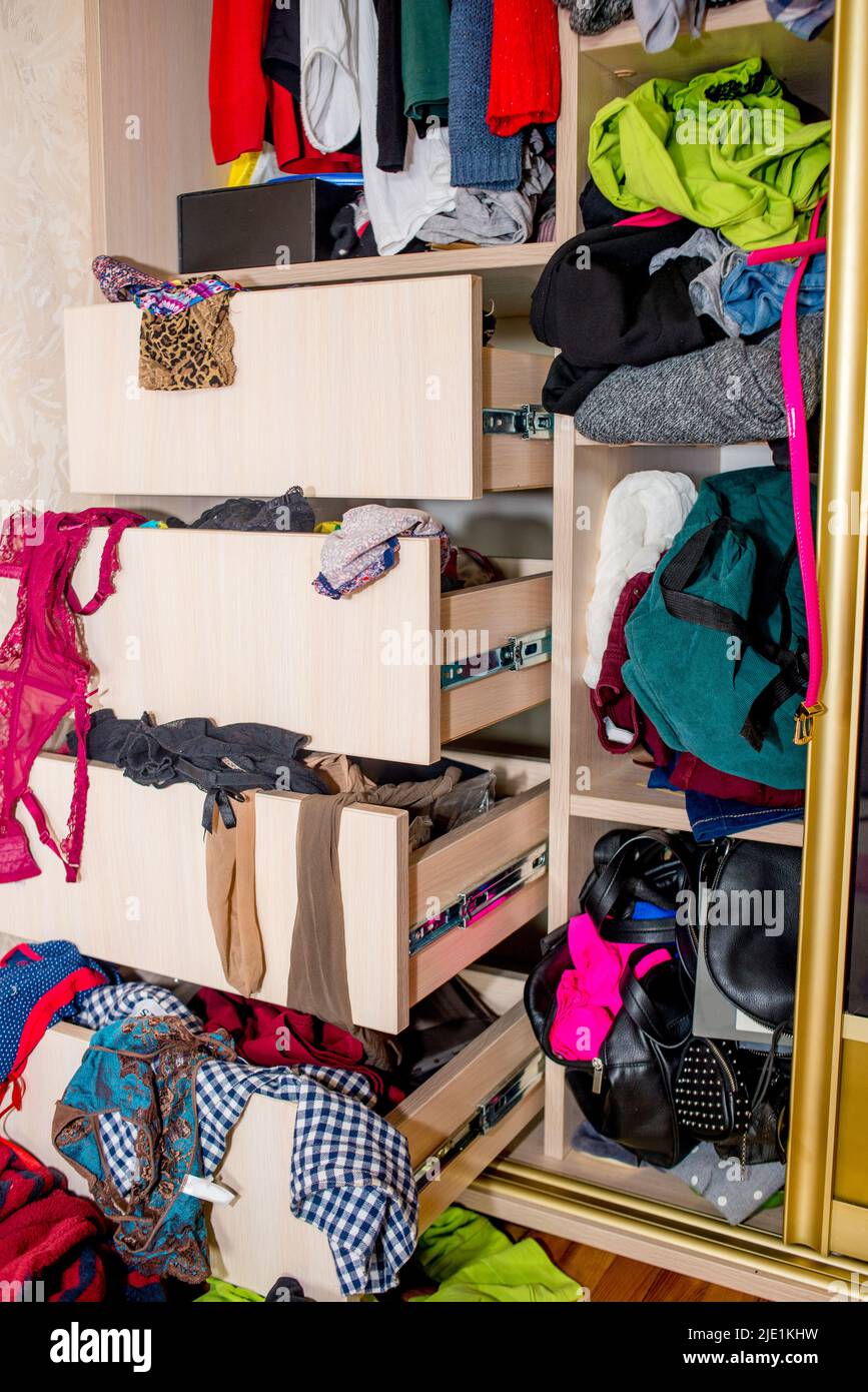 Hanger hangers recycle recycling hi-res stock photography and images ...