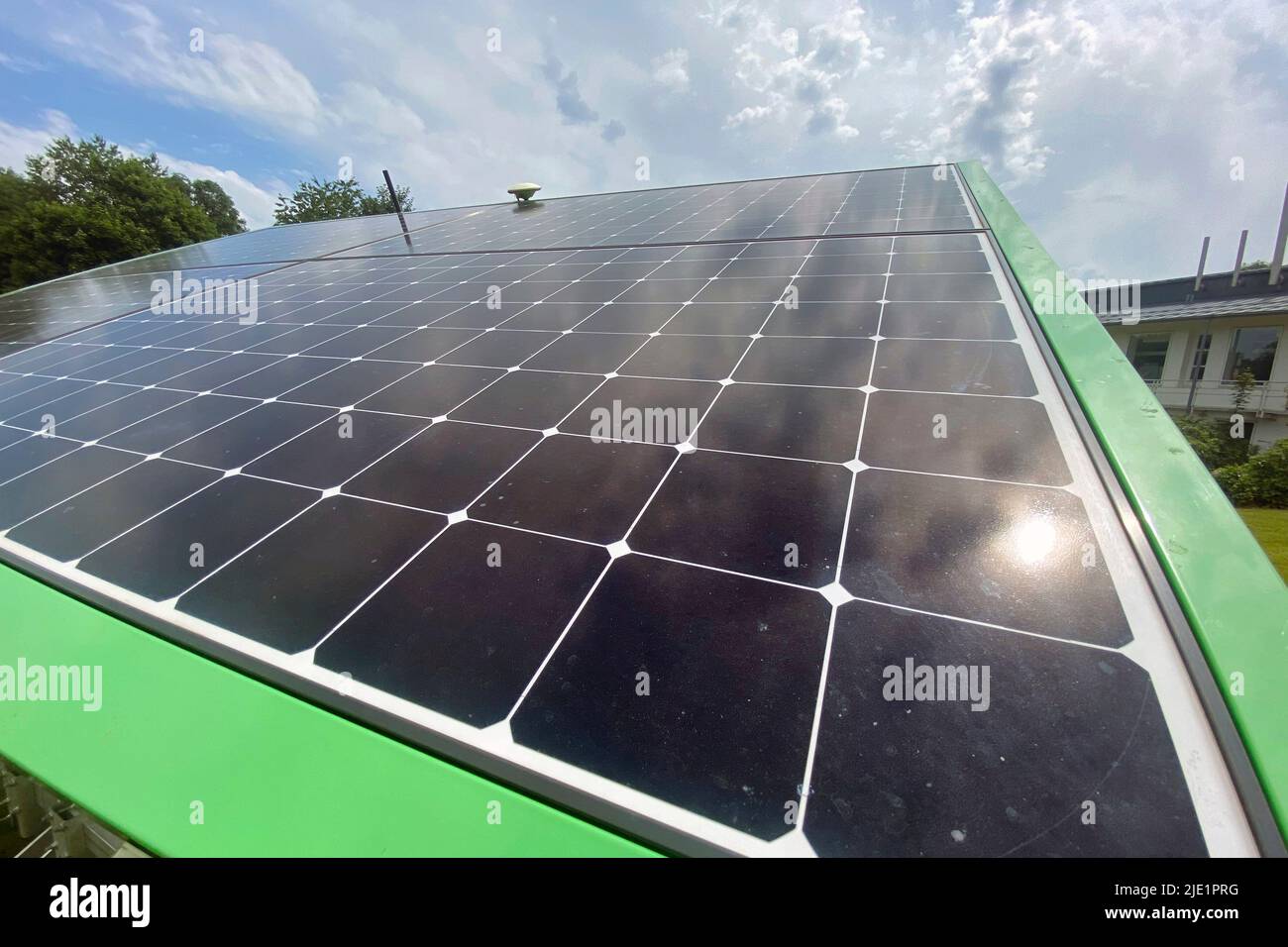 Poing, Deutschland. 21st June, 2022. Photovoltaic system, solar cells ...