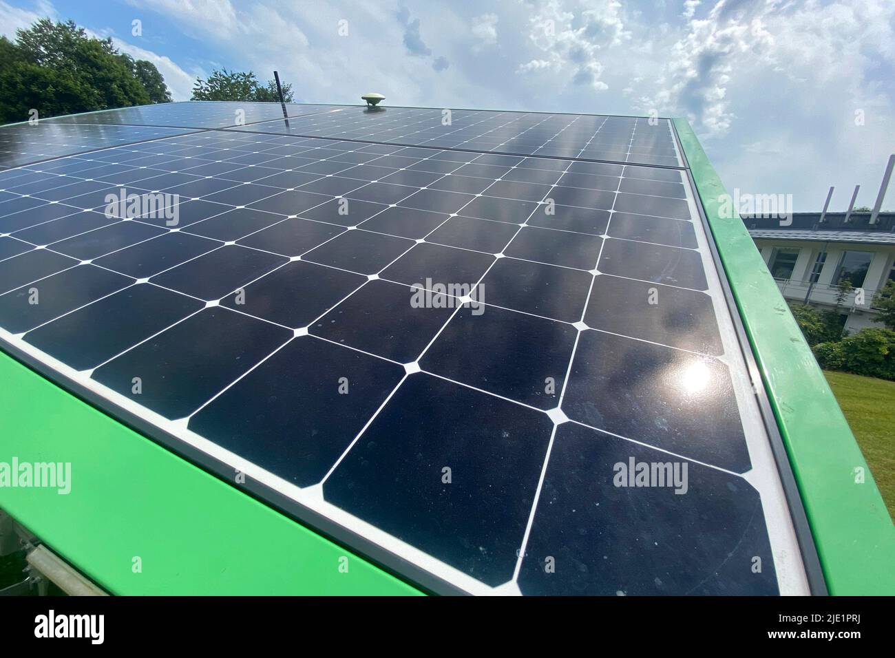 Poing, Deutschland. 21st June, 2022. Photovoltaic system, solar cells ...