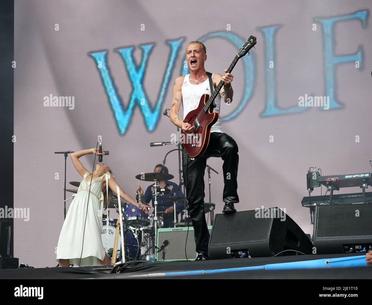 Ellie Rowsell and Theo Ellis of Wolf Alice performing on the Pyramid ...