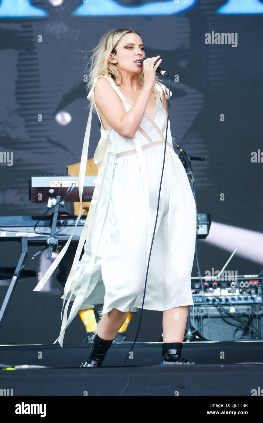 Ellie rowsell on stage hi-res stock photography and images - Alamy