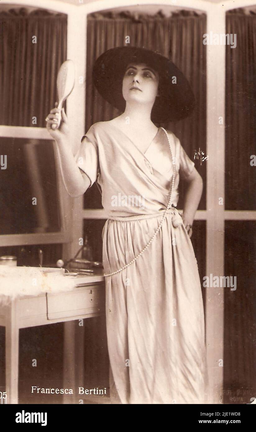 Portrait of Francesca Bertini 010 - Italian silent cinema era actress ...