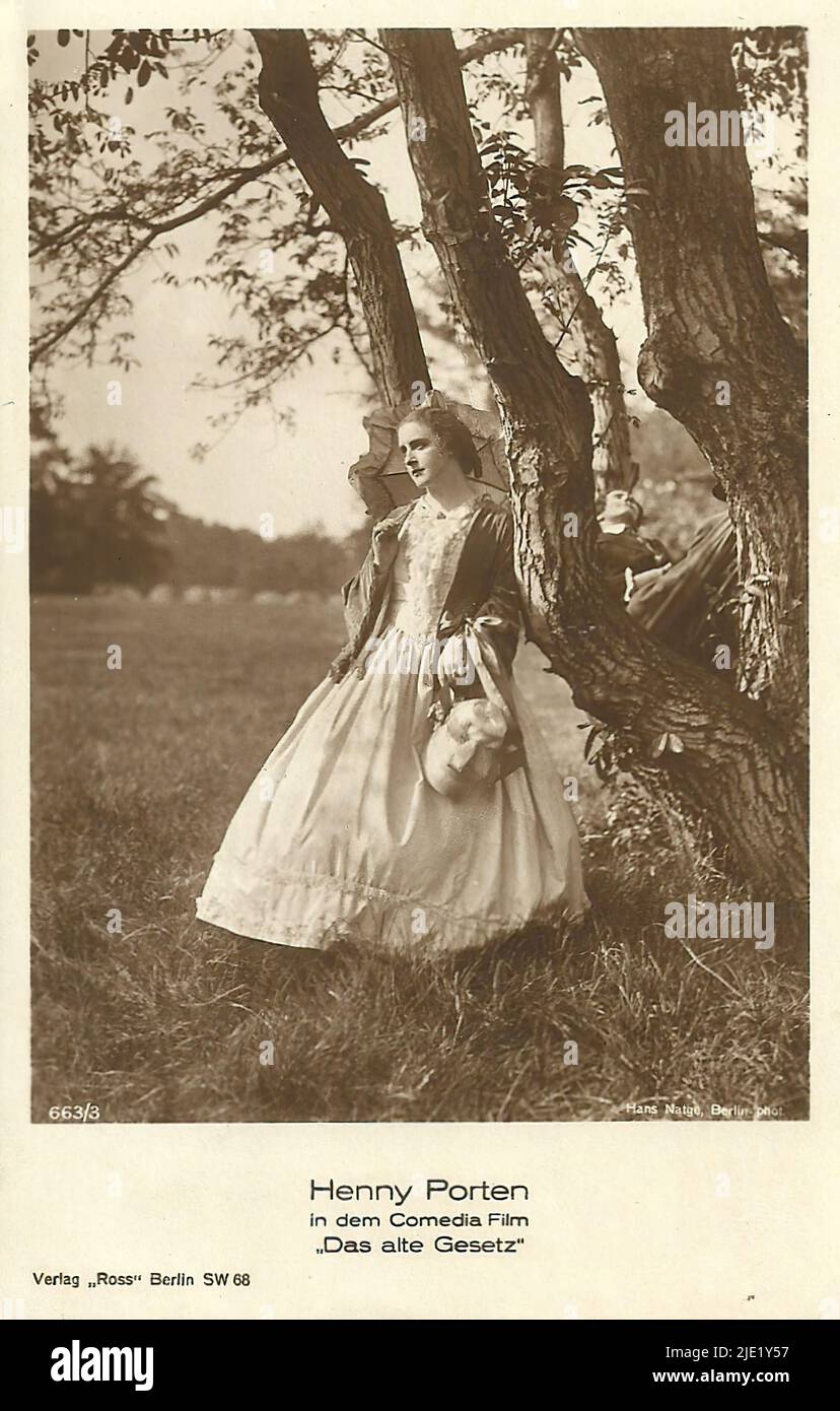 Portrait of Henny Porten in Das alte Gesetz 002 - German weimar era cinema (1918 - 1935 Stock ...
