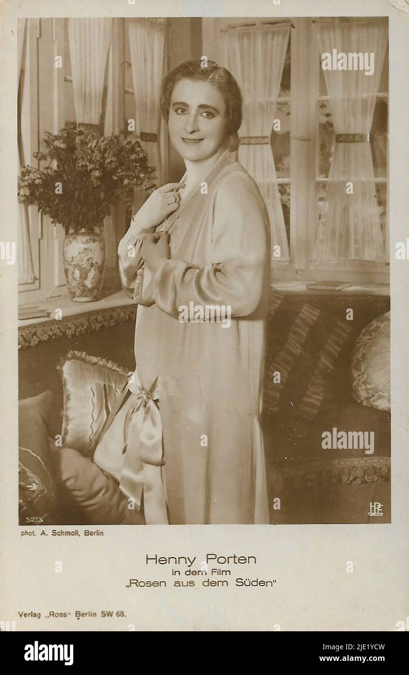 Portrait of Henny Porten in Rosen aus dem Süden (1926) 002 - German weimar era cinema (1918 ...