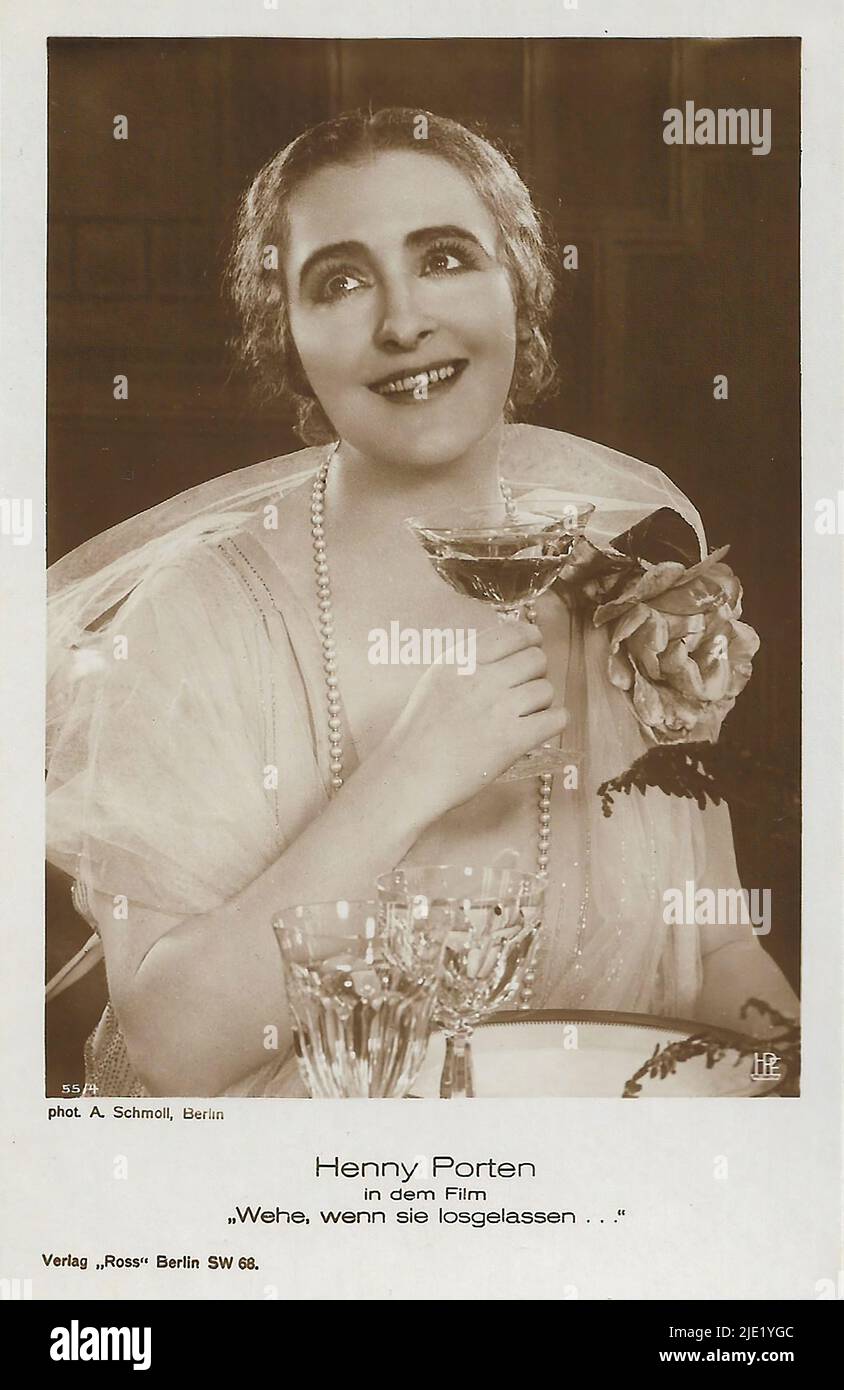 Portrait of Henny Porten in Wehe, wenn sie losgelassen...! (1926) - German weimar era cinema ...