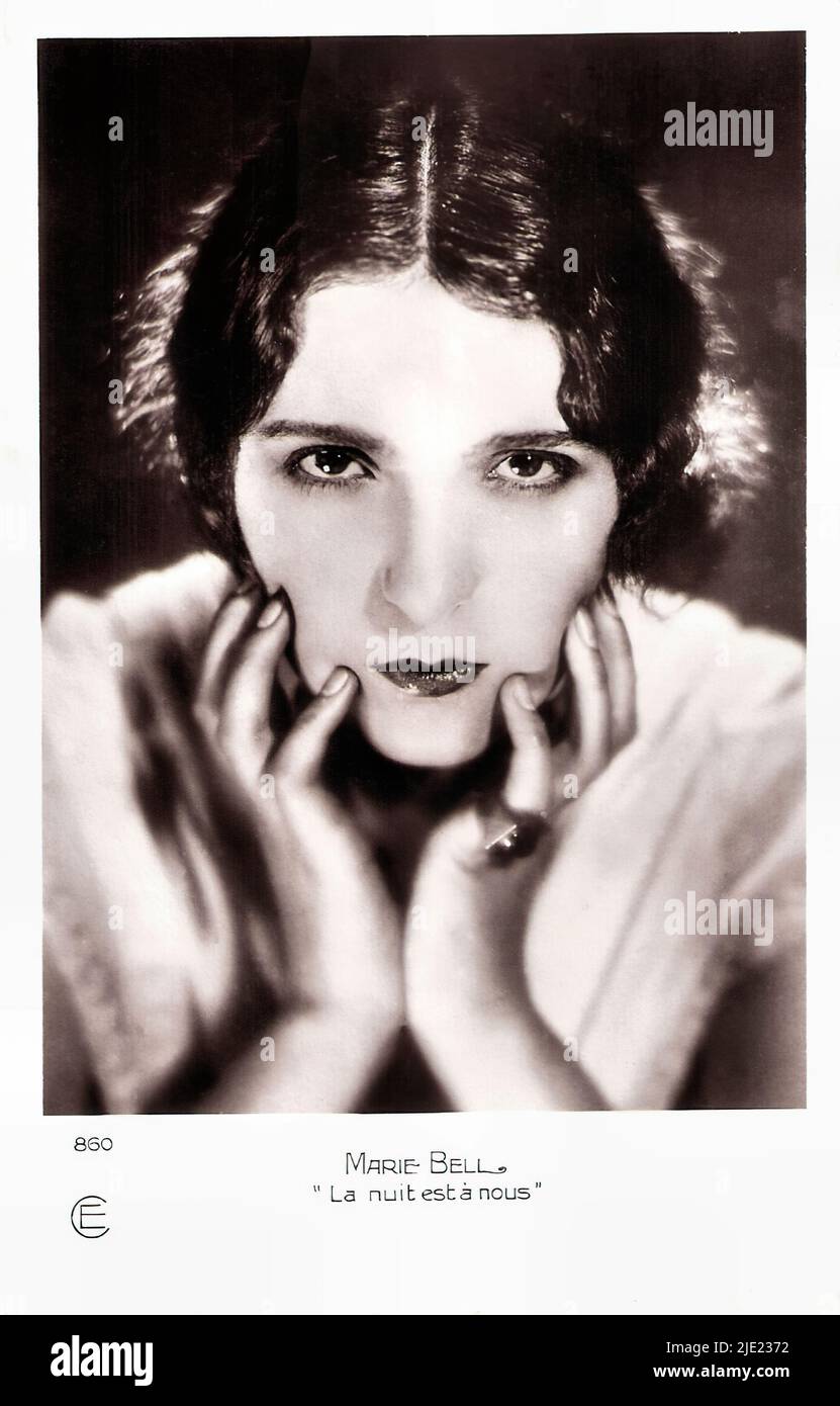 Portrait of Marie Bell in La nuit est à nous 001 - French theatre classic era Stock Photo - Alamy