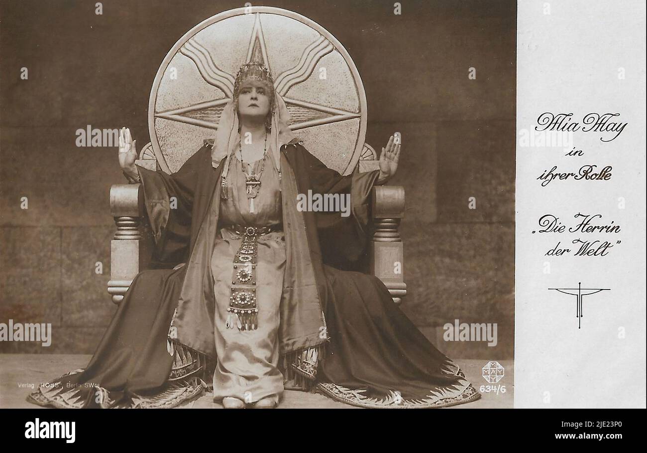 Portrait of Mia May in Die Herrin der Welt 003 - German weimar era cinema (1918 - 1935 Stock ...