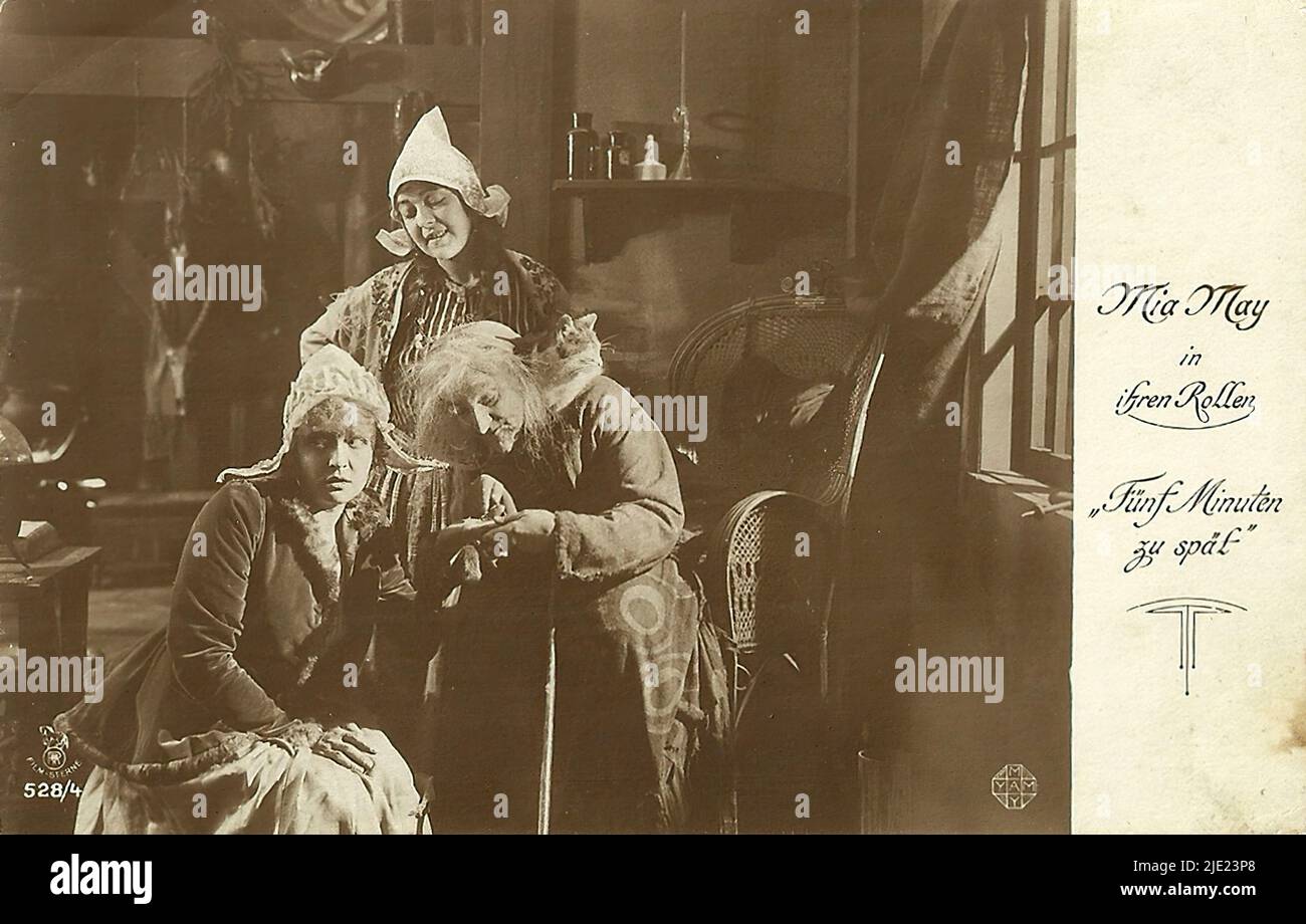 Funf minuten hi-res stock photography and images - Alamy