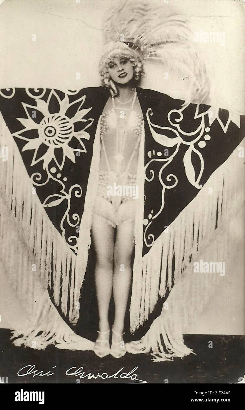 Portrait of Ossi Oswalda in Blitzzug der Liebe - German weimar era cinema (1918 - 1935 Stock ...