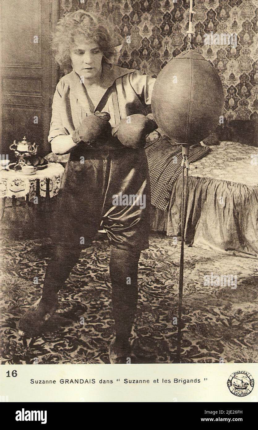 Portrait of Suzanne Grandais in Suzanne et les Brigands (1920) - French ...