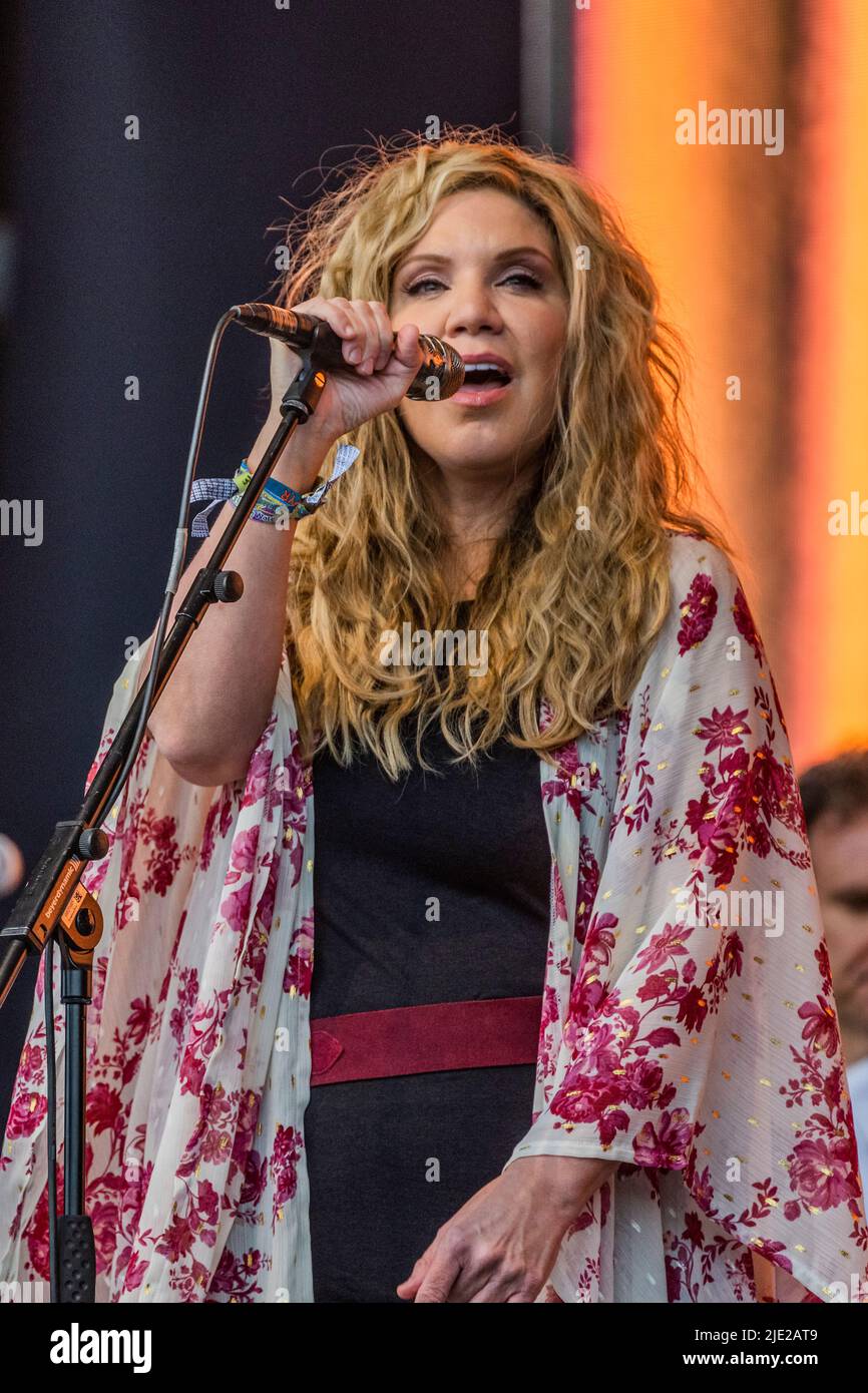 Pilton, UK. 24th June, 2022. Robert Plant and Alison Krauss perform on ...