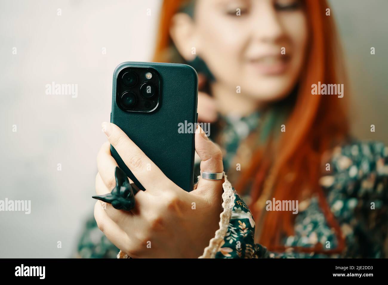 Female hand holding phone case hi-res stock photography and images - Alamy