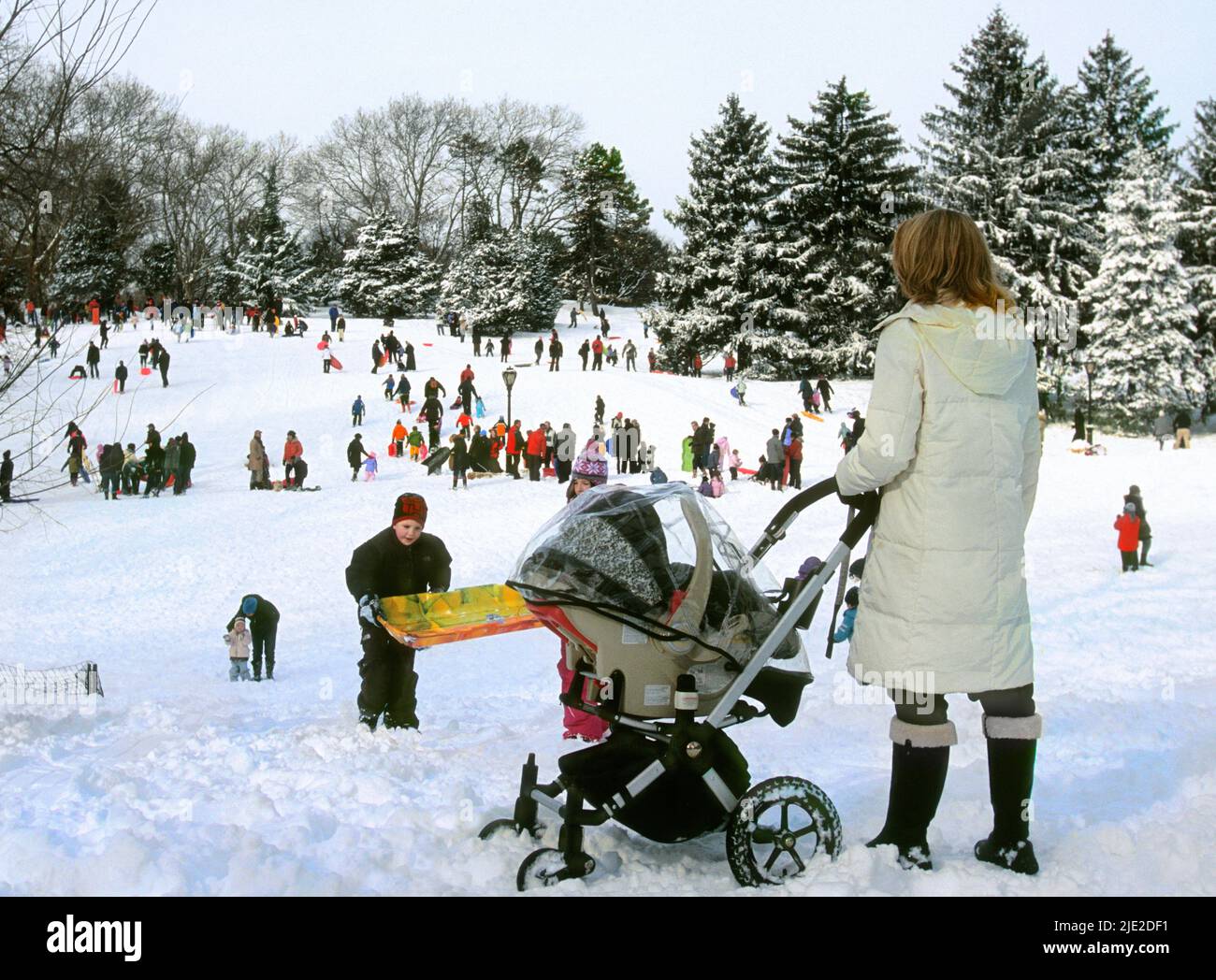 Crowded central park after snowfall hi-res stock photography and images ...