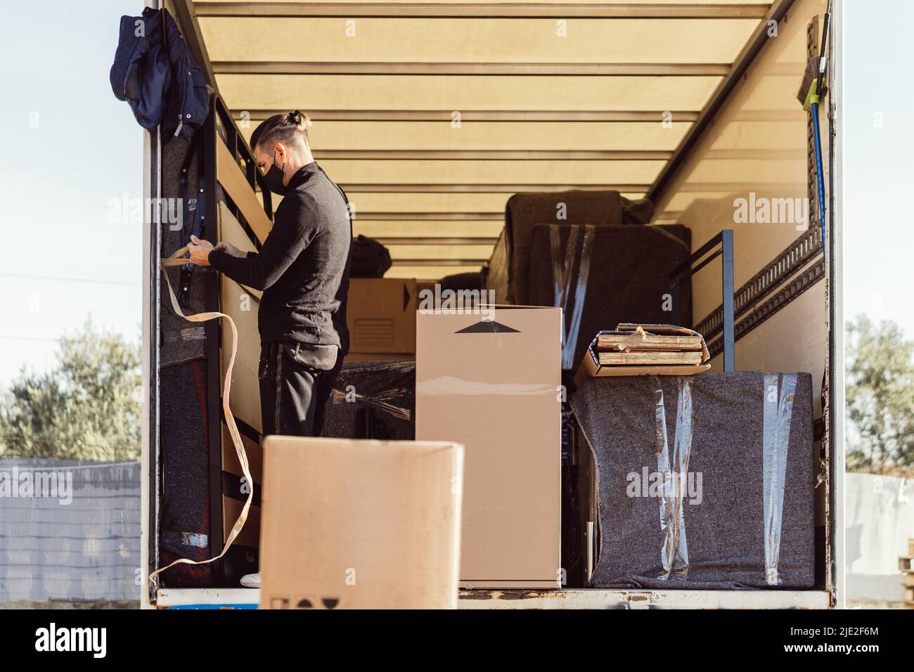 Moving truck box hi-res stock photography and images - Alamy