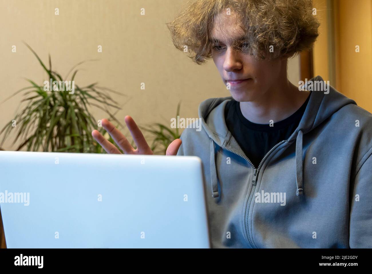 Via a video call hi-res stock photography and images - Alamy