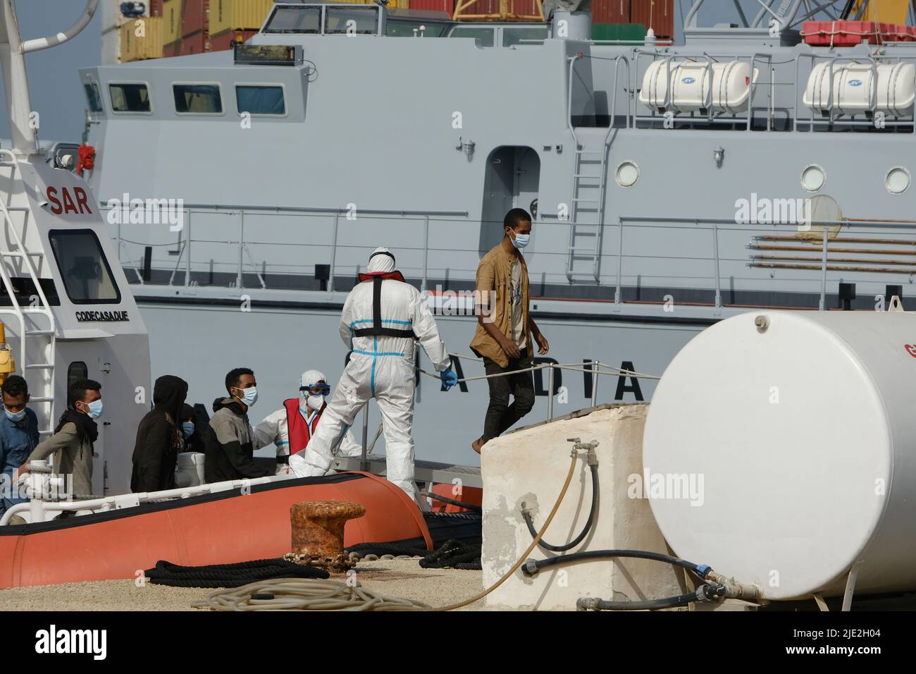 Pozzallo hi-res stock photography and images - Alamy