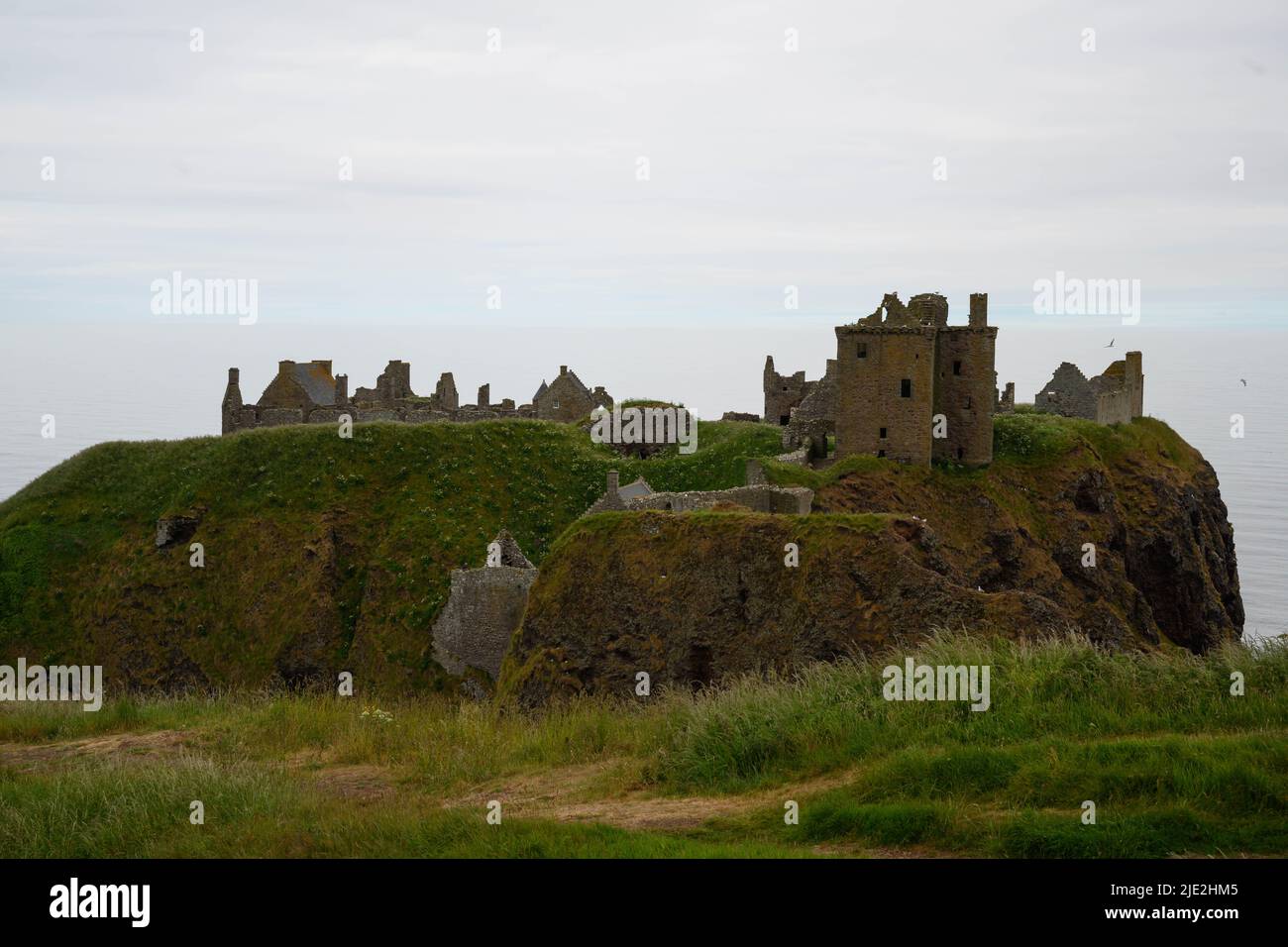 Medieval coastal clifftop castle hi-res stock photography and images ...