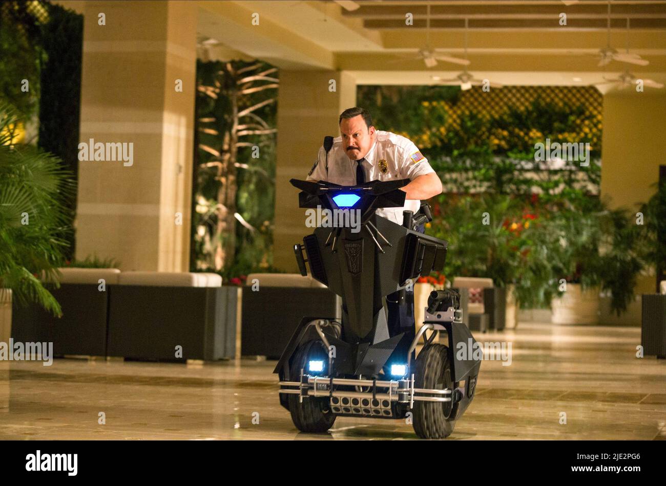 Mall cop 2 2015 kevin james andy hi-res stock photography and images ...