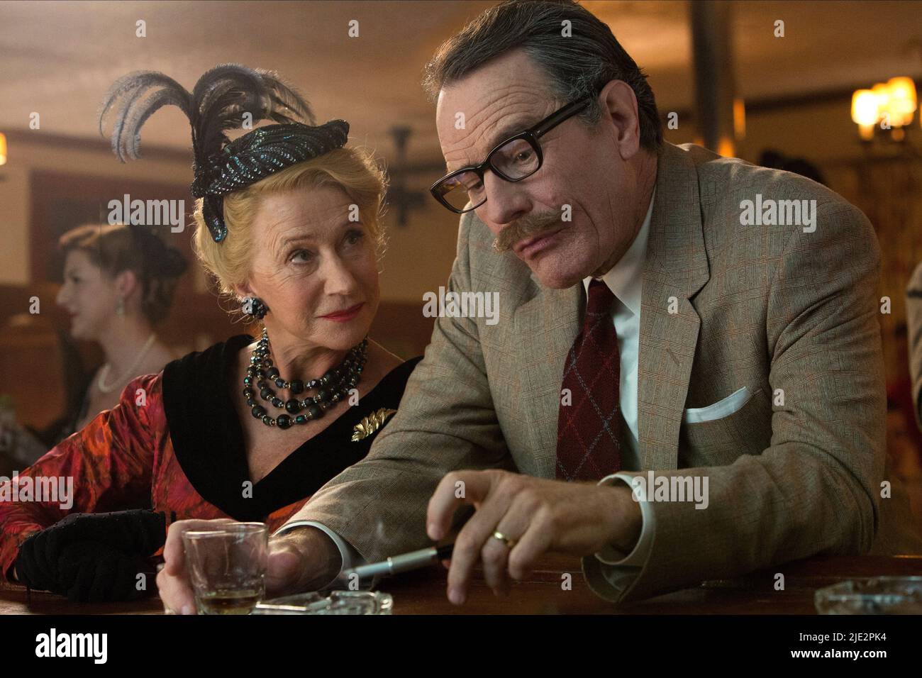 HELEN MIRREN, BRYAN CRANSTON, TRUMBO, 2015 Stock Photo - Alamy