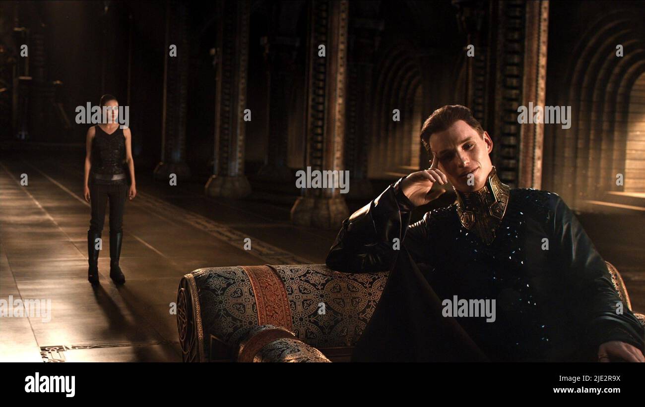 MILA KUNIS, EDDIE REDMAYNE, JUPITER ASCENDING, 2015 Stock Photo - Alamy