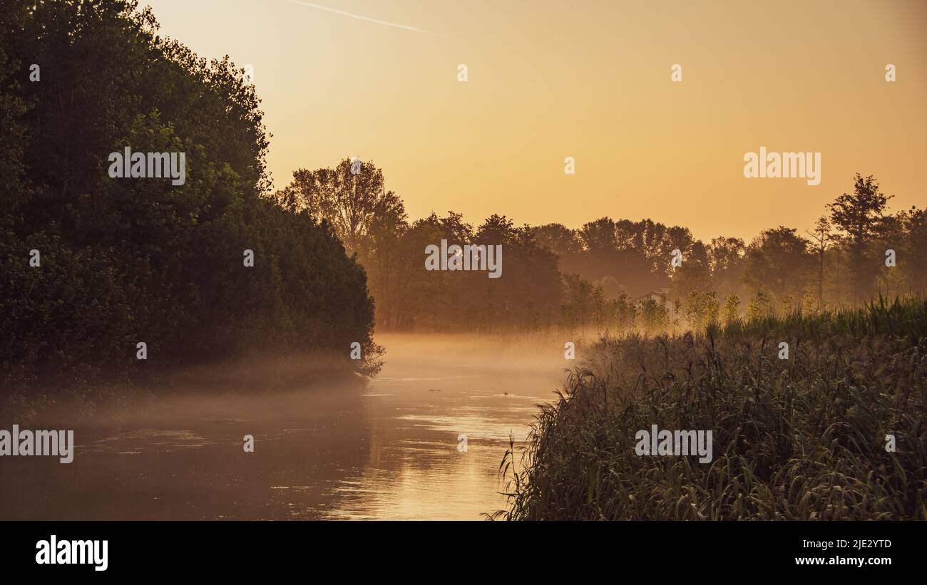 Fiume natura hi-res stock photography and images - Alamy