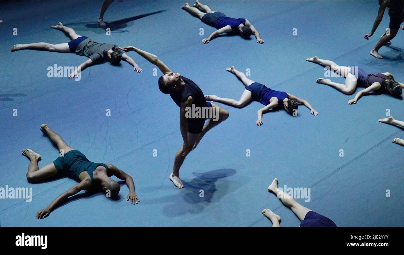 MODERN DANCE, MR. GAGA, 2015 Stock Photo - Alamy