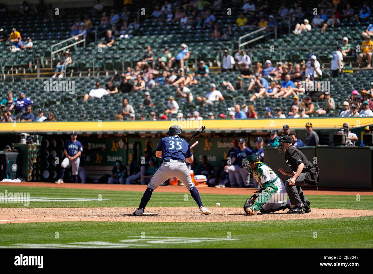Seattle Mariners Infielder Kevin Padlo (35) at bat and Oakland ...