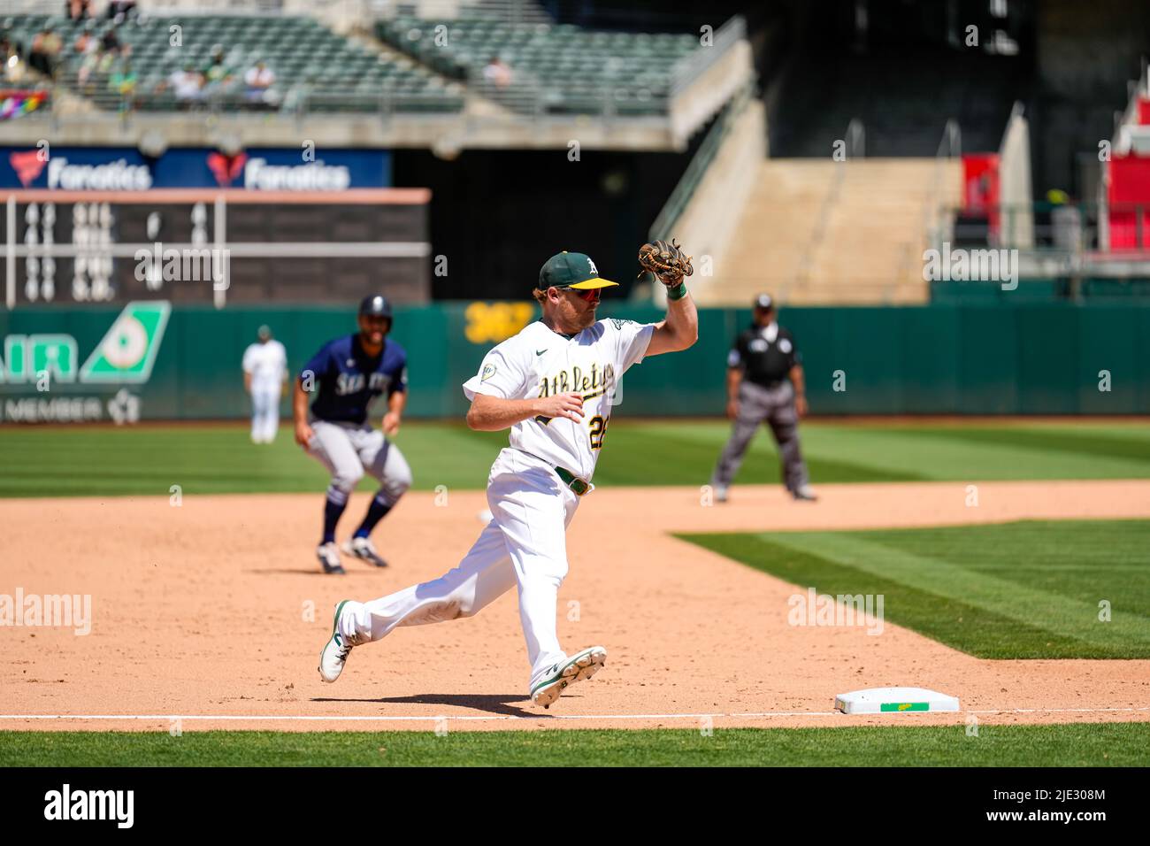 Oakland Athletics Infielder Sheldon Neuse (26) catches the ball during ...