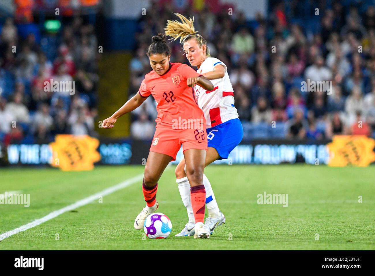 LEEDS, ENGLAND - JUNE 24: Jess Carter of England Women during the ...