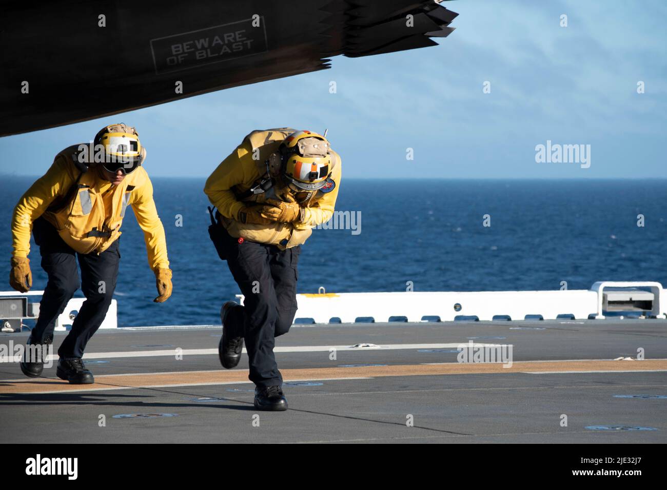 220623-N-XN177-1242 PACIFIC OCEAN (June 23, 2022) – Aviation Boatswain ...