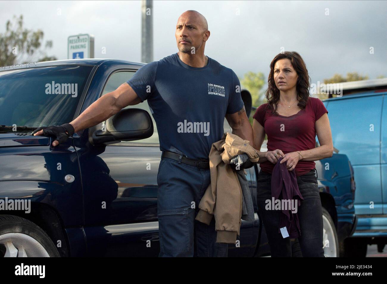 DWAYNE JOHNSON, CARLA GUGINO, SAN ANDREAS, 2015 Stock Photo - Alamy